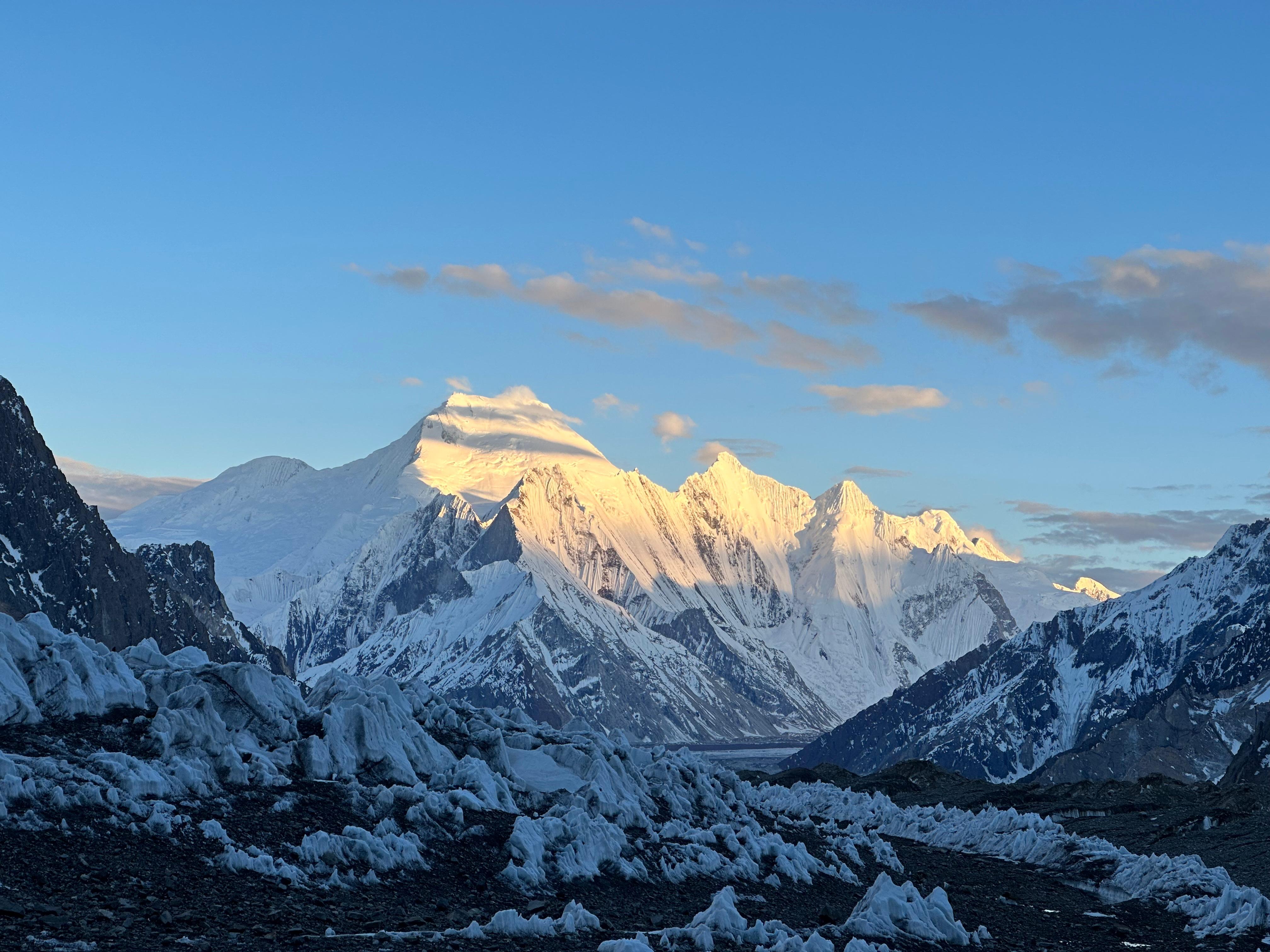 Beginner-Friendly 6000m Peaks: Explore Expeditions Beyond